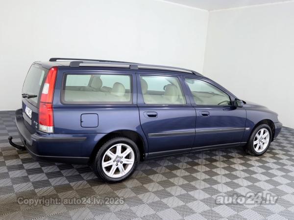 Blue Volvo V70 2003 in Tallinn, with an engine capacity of 2.40 L and mileage of 304 thousand km for 1499 €, photo 3 on AUTOMOTO.COM.LV
