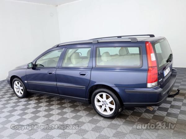 Blue Volvo V70 2003 in Tallinn, with an engine capacity of 2.40 L and mileage of 304 thousand km for 1499 €, photo 4 on AUTOMOTO.COM.LV