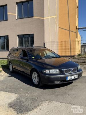 Blue Volvo V70 2003 in Siauliai, with an engine capacity of 2.40 L and mileage of 296 thousand km for 990 €, photo 3 on AUTOMOTO.COM.LV