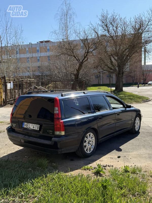 Zils Volvo V70 2003 Šauļi, ar dzinēja tilpumu 2.40 L un nobraukumu 296 tūkst. km par 990 €, foto 3 vietnē AUTOMOTO.COM.LV