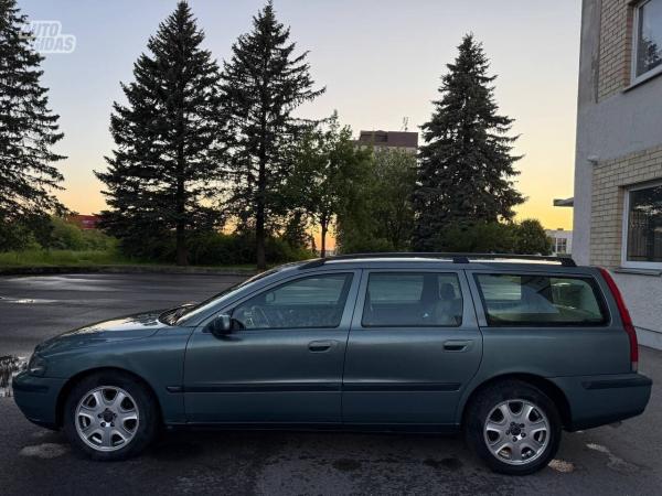 Blue Volvo V70 2003 in Alytus, with an engine capacity of 2.40 L and mileage of 349 thousand km for 1490 €, photo 2 on AUTOMOTO.COM.LV
