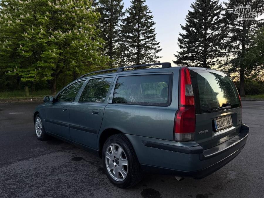 Blue Volvo V70 2003 in Alytus, with an engine capacity of 2.40 L and mileage of 349 thousand km for 1490 €, photo 4 on AUTOMOTO.COM.LV