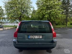Blue Volvo V70 2003 in Alytus, with an engine capacity of 2.40 L and mileage of 349 thousand km for 1490 €, photo 5 on AUTOMOTO.COM.LV