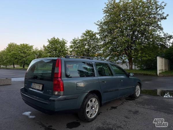 Blue Volvo V70 2003 in Alytus, with an engine capacity of 2.40 L and mileage of 349 thousand km for 1490 €, photo 5 on AUTOMOTO.COM.LV