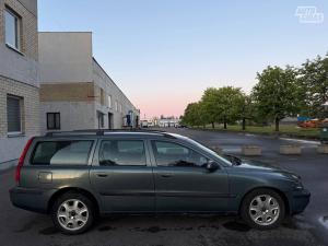 Blue Volvo V70 2003 in Alytus, with an engine capacity of 2.40 L and mileage of 349 thousand km for 1490 €, photo 7 on AUTOMOTO.COM.LV