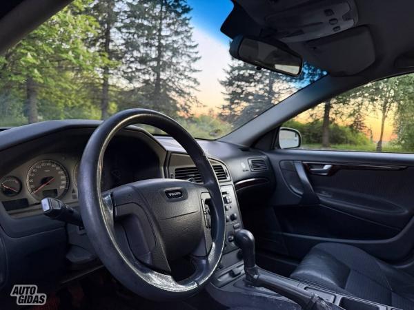 Blue Volvo V70 2003 in Alytus, with an engine capacity of 2.40 L and mileage of 349 thousand km for 1490 €, photo 8 on AUTOMOTO.COM.LV