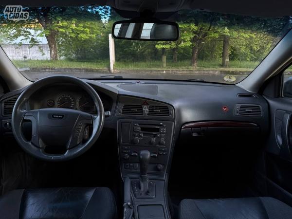 Blue Volvo V70 2003 in Alytus, with an engine capacity of 2.40 L and mileage of 349 thousand km for 1490 €, photo 9 on AUTOMOTO.COM.LV