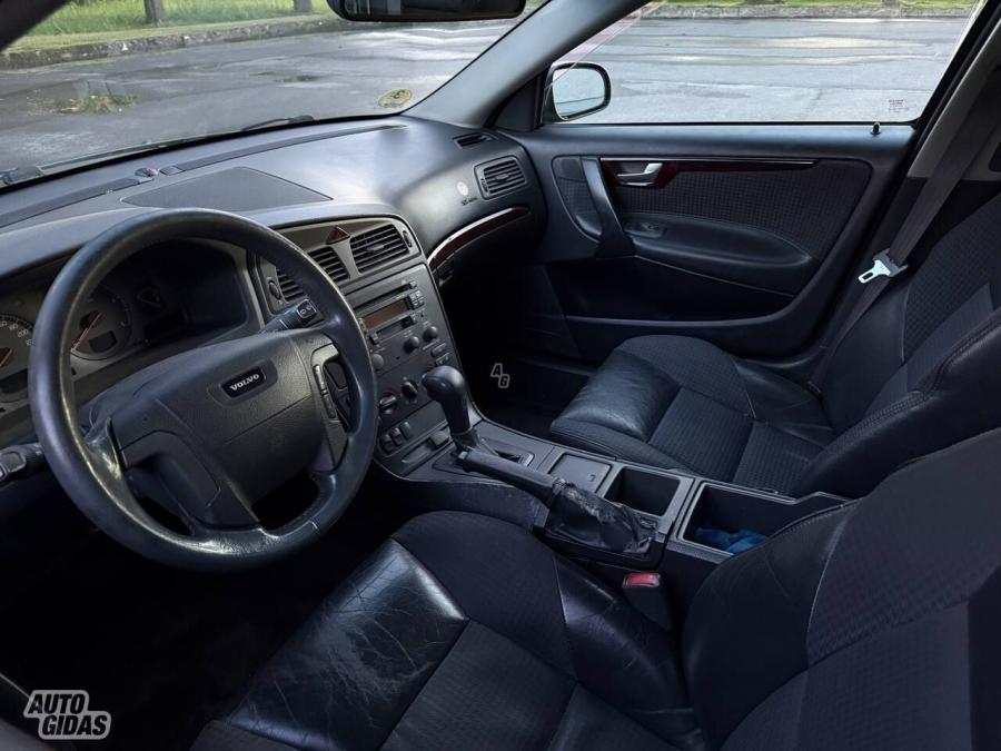 Blue Volvo V70 2003 in Alytus, with an engine capacity of 2.40 L and mileage of 349 thousand km for 1490 €, photo 12 on AUTOMOTO.COM.LV