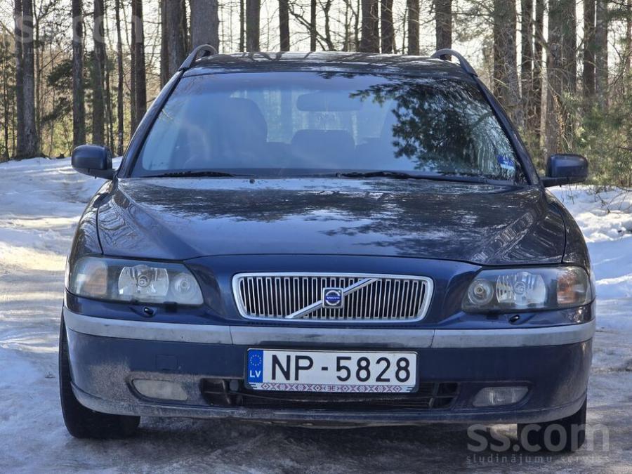 Zils Volvo V70 2003 Aizkraukle, ar dzinēja tilpumu 2.40 L un nobraukumu 0 tūkst. km par 2200 €, foto 3 vietnē AUTOMOTO.COM.LV