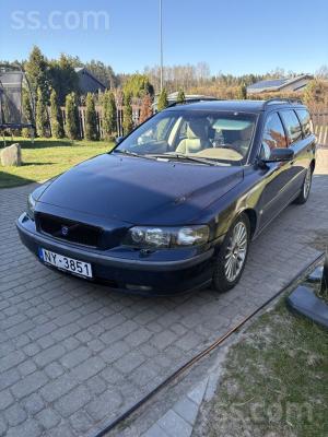 Blue Volvo V70 2003 in Riga, with an engine capacity of 2.40 L and mileage of 418 thousand km for 1690 €, photo  on AUTOMOTO.COM.LV