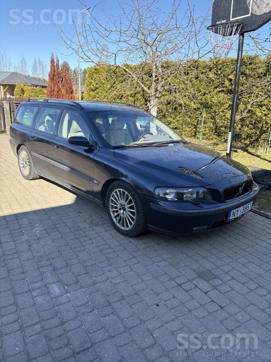 Синий Вольво В70 2003 в Рига, объемом двигателя 2.40 л и пробегом 418 тыс. км за 1690 €, фото 3 на AUTOMOTO.COM.LV