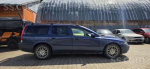 Blue Volvo V70 2003 in Valmiera, with an engine capacity of 2.40 L and mileage of 369 thousand km for 1300 €, photo 3 on AUTOMOTO.COM.LV