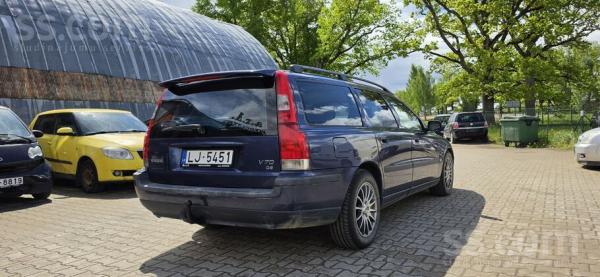 Zils Volvo V70 2003 Valmiera, ar dzinēja tilpumu 2.40 L un nobraukumu 369 tūkst. km par 1300 €, foto 3 vietnē AUTOMOTO.COM.LV