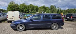 Blue Volvo V70 2003 in Valmiera, with an engine capacity of 2.40 L and mileage of 369 thousand km for 1300 €, photo 6 on AUTOMOTO.COM.LV