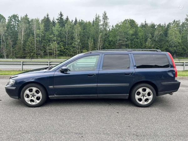 Zils Volvo V70 2003 Viļņa, ar dzinēja tilpumu 2.40 L un nobraukumu 353 tūkst. km par 1200 €, foto 2 vietnē AUTOMOTO.COM.LV