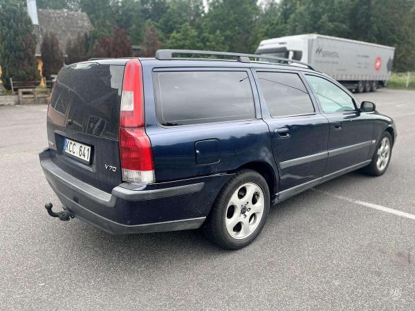Zils Volvo V70 2003 Viļņa, ar dzinēja tilpumu 2.40 L un nobraukumu 353 tūkst. km par 1200 €, foto 4 vietnē AUTOMOTO.COM.LV