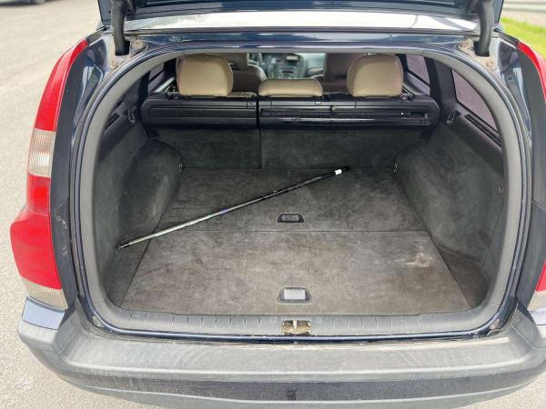 Zils Volvo V70 2003 Viļņa, ar dzinēja tilpumu 2.40 L un nobraukumu 353 tūkst. km par 1200 €, foto 10 vietnē AUTOMOTO.COM.LV