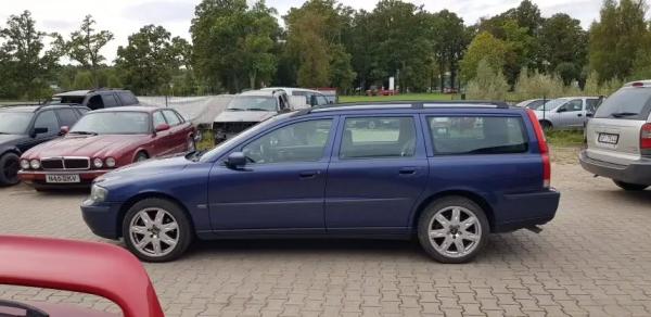 Zils Volvo V70 2003 Valmiera, ar dzinēja tilpumu 2.40 L un nobraukumu 330 tūkst. km par 1850 €, foto 6 vietnē AUTOMOTO.COM.LV