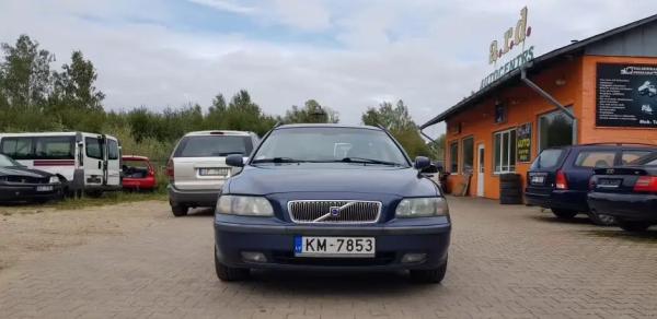 Zils Volvo V70 2003 Valmiera, ar dzinēja tilpumu 2.40 L un nobraukumu 330 tūkst. km par 1850 €, foto 8 vietnē AUTOMOTO.COM.LV