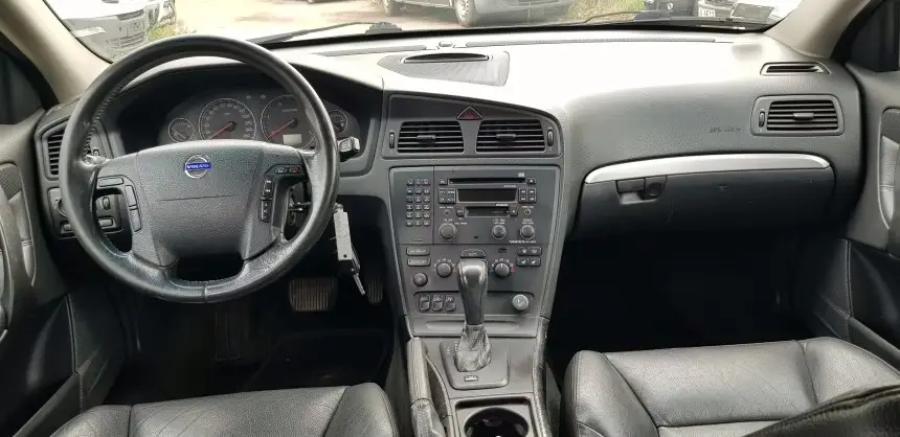 Blue Volvo V70 2003 in Valmiera, with an engine capacity of 2.40 L and mileage of 330 thousand km for 1850 €, photo 10 on AUTOMOTO.COM.LV