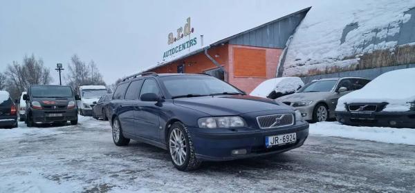 Zils Volvo V70 2003 Valmiera, ar dzinēja tilpumu 2.40 L un nobraukumu 388 tūkst. km par 1350 €, foto 1 vietnē AUTOMOTO.COM.LV