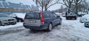 Zils Volvo V70 2003 Valmiera, ar dzinēja tilpumu 2.40 L un nobraukumu 388 tūkst. km par 1350 €, foto 4 vietnē AUTOMOTO.COM.LV