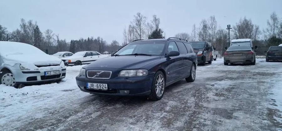 Zils Volvo V70 2003 Valmiera, ar dzinēja tilpumu 2.40 L un nobraukumu 388 tūkst. km par 1350 €, foto 7 vietnē AUTOMOTO.COM.LV