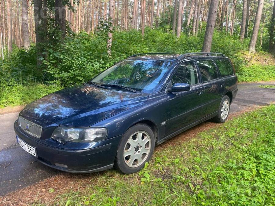 Blue Volvo V70 2003 in Jurmala, with an engine capacity of 2.40 L and mileage of 317 thousand km for 1550 €, photo 3 on AUTOMOTO.COM.LV