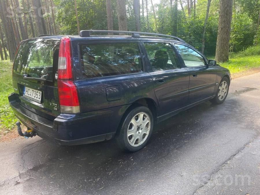 Blue Volvo V70 2003 in Jurmala, with an engine capacity of 2.40 L and mileage of 317 thousand km for 1550 €, photo 4 on AUTOMOTO.COM.LV