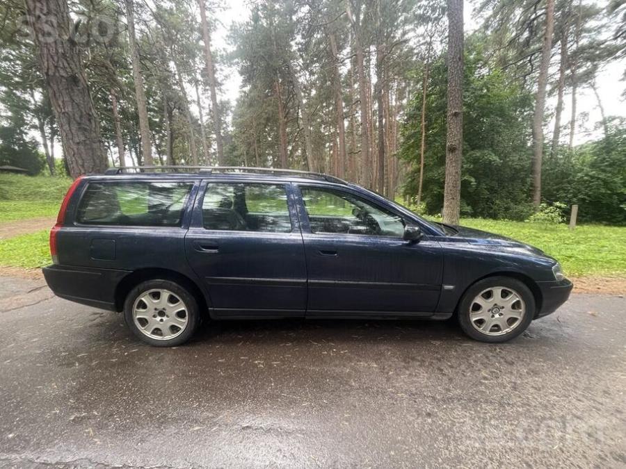 Blue Volvo V70 2003 in Jurmala, with an engine capacity of 2.40 L and mileage of 317 thousand km for 1550 €, photo 5 on AUTOMOTO.COM.LV