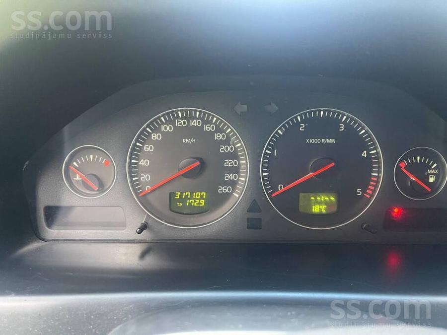 Blue Volvo V70 2003 in Jurmala, with an engine capacity of 2.40 L and mileage of 317 thousand km for 1550 €, photo 6 on AUTOMOTO.COM.LV