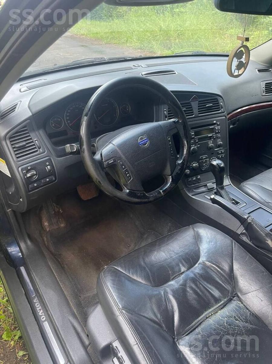 Blue Volvo V70 2003 in Jurmala, with an engine capacity of 2.40 L and mileage of 317 thousand km for 1550 €, photo 7 on AUTOMOTO.COM.LV