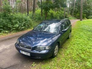 Blue Volvo V70 2003 in Jurmala, with an engine capacity of 2.40 L and mileage of 317 thousand km for 1550 €, photo 10 on AUTOMOTO.COM.LV