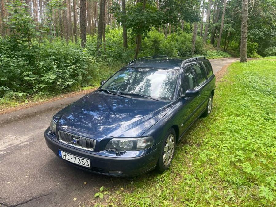 Blue Volvo V70 2003 in Jurmala, with an engine capacity of 2.40 L and mileage of 317 thousand km for 1550 €, photo 10 on AUTOMOTO.COM.LV
