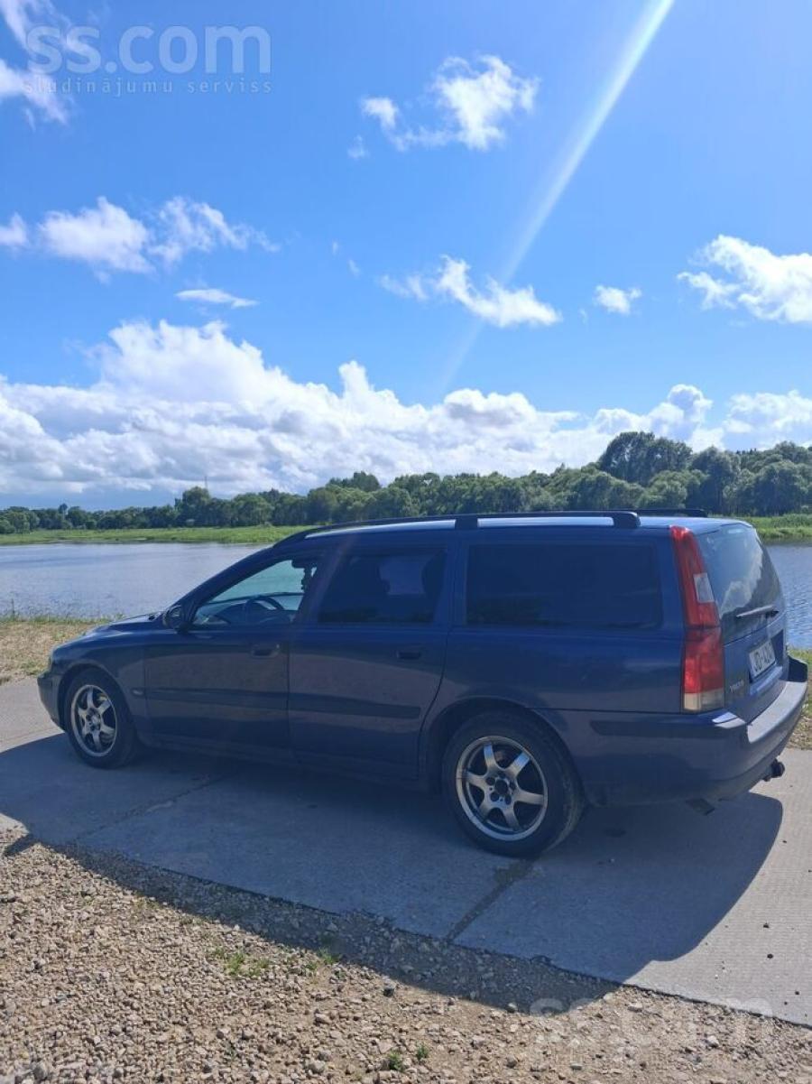 Zils Volvo V70 2003 Aizkraukle, ar dzinēja tilpumu 2.40 L un nobraukumu 488 tūkst. km par 1550 €, foto 4 vietnē AUTOMOTO.COM.LV