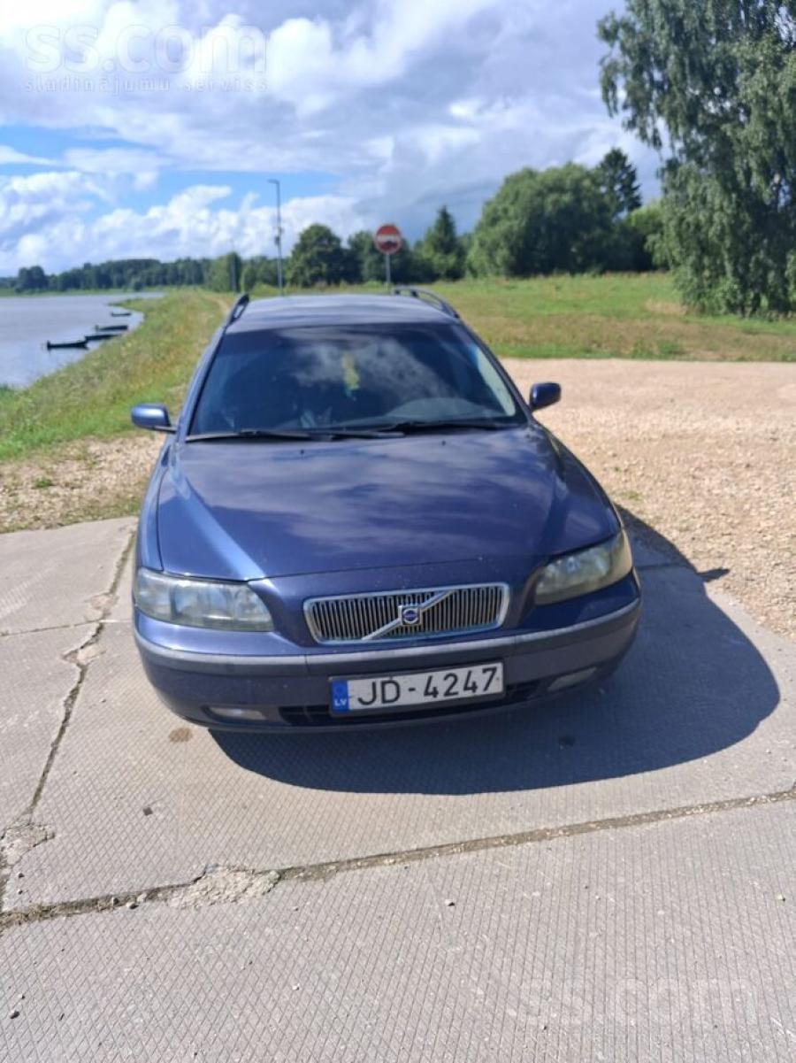 Zils Volvo V70 2003 Aizkraukle, ar dzinēja tilpumu 2.40 L un nobraukumu 488 tūkst. km par 1350 €, foto 1 vietnē AUTOMOTO.COM.LV