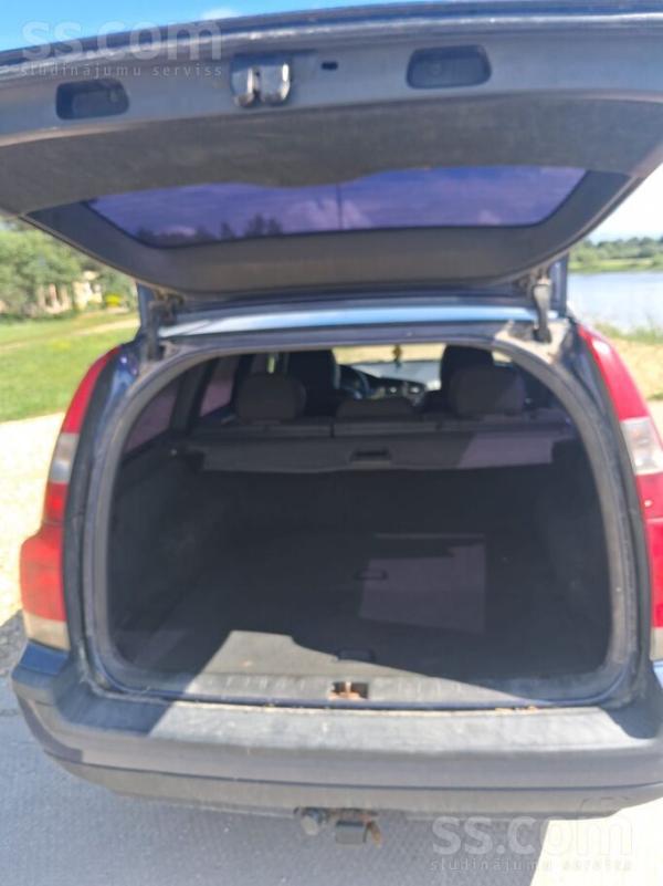 Zils Volvo V70 2003 Aizkraukle, ar dzinēja tilpumu 2.40 L un nobraukumu 488 tūkst. km par 1350 €, foto 5 vietnē AUTOMOTO.COM.LV