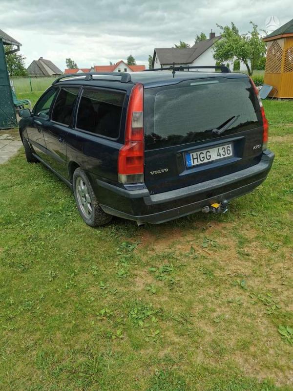 Синий Вольво В70 2003 в Вильнюс, объемом двигателя 2.40 л и пробегом 330 тыс. км за 1000 €, фото 2 на AUTOMOTO.COM.LV