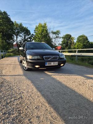 Zils Volvo V70 2003 Tallina, ar dzinēja tilpumu 2.40 L un nobraukumu 395 tūkst. km par 3950 €, foto  vietnē AUTOMOTO.COM.LV