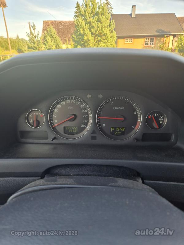 Blue Volvo V70 2003 in Tallinn, with an engine capacity of 2.40 L and mileage of 395 thousand km for 3950 €, photo 5 on AUTOMOTO.COM.LV
