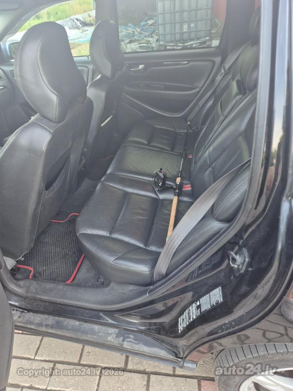 Blue Volvo V70 2003 in Tallinn, with an engine capacity of 2.40 L and mileage of 395 thousand km for 3950 €, photo 6 on AUTOMOTO.COM.LV