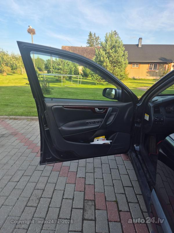 Blue Volvo V70 2003 in Tallinn, with an engine capacity of 2.40 L and mileage of 395 thousand km for 3950 €, photo 8 on AUTOMOTO.COM.LV