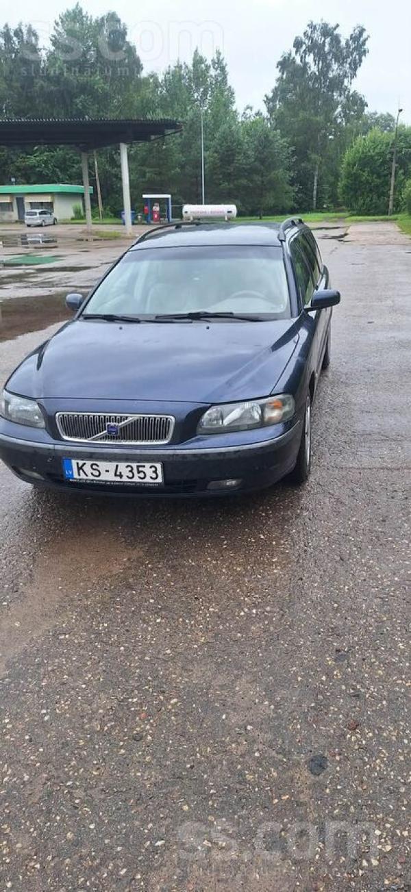 Zils Volvo V70 2003 Ogre, ar dzinēja tilpumu 2.40 L un nobraukumu 0 tūkst. km par 1500 €, foto 1 vietnē AUTOMOTO.COM.LV