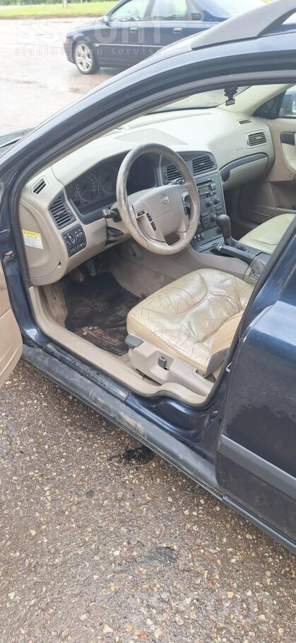 Zils Volvo V70 2003 Ogre, ar dzinēja tilpumu 2.40 L un nobraukumu 0 tūkst. km par 1500 €, foto 5 vietnē AUTOMOTO.COM.LV
