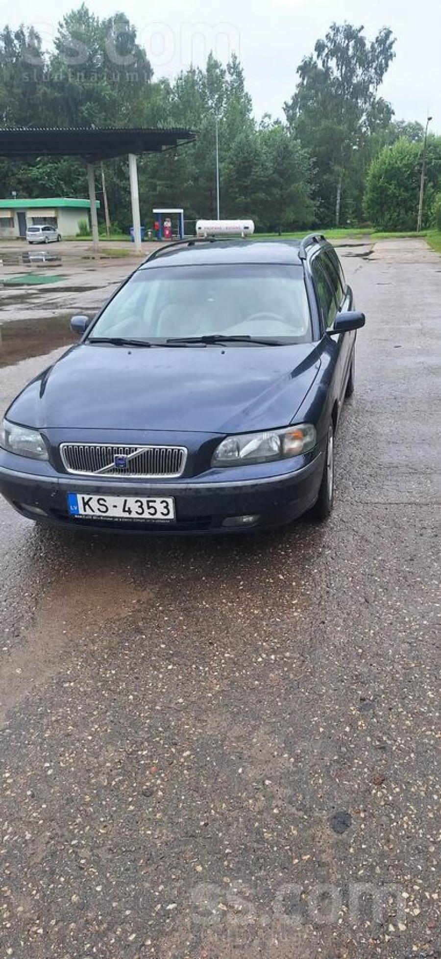 Blue Volvo V70 2003 in Ogre, with an engine capacity of 2.40 L and mileage of 0 thousand km for 1500 €, photo 1 on AUTOMOTO.COM.LV