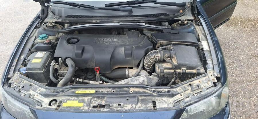 Blue Volvo V70 2003 in Ogre, with an engine capacity of 2.40 L and mileage of 0 thousand km for 1500 €, photo 4 on AUTOMOTO.COM.LV