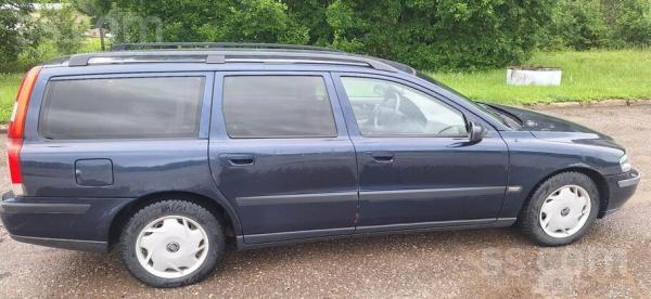 Zils Volvo V70 2003 Ogre, ar dzinēja tilpumu 2.40 L un nobraukumu 0 tūkst. km par 1500 €, foto 7 vietnē AUTOMOTO.COM.LV