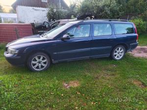 Zils Volvo V70 2003 Viljandi, ar dzinēja tilpumu 2.50 L un nobraukumu 332 tūkst. km par 2000 €, foto  vietnē AUTOMOTO.COM.LV