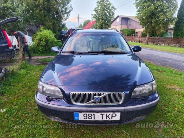 Blue Volvo V70 2003 in Viljandi, with an engine capacity of 2.50 L and mileage of 332 thousand km for 2000 €, photo 2 on AUTOMOTO.COM.LV