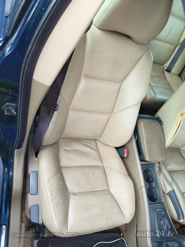 Blue Volvo V70 2003 in Viljandi, with an engine capacity of 2.50 L and mileage of 332 thousand km for 2000 €, photo 6 on AUTOMOTO.COM.LV